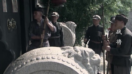 战将:新兵不守纪律,偷枪去报复仇人,下秒班长职务被撤掉