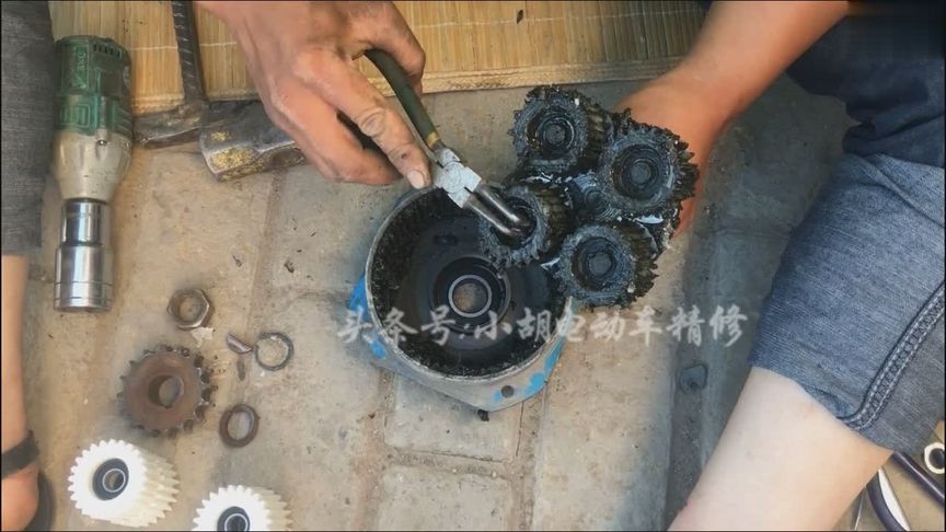 电动车三轮车电机前端盖维修好没多久就损坏,你少了重要的一步!