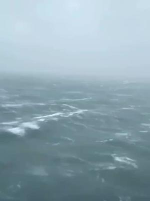 海上12级台风是这个样子的。