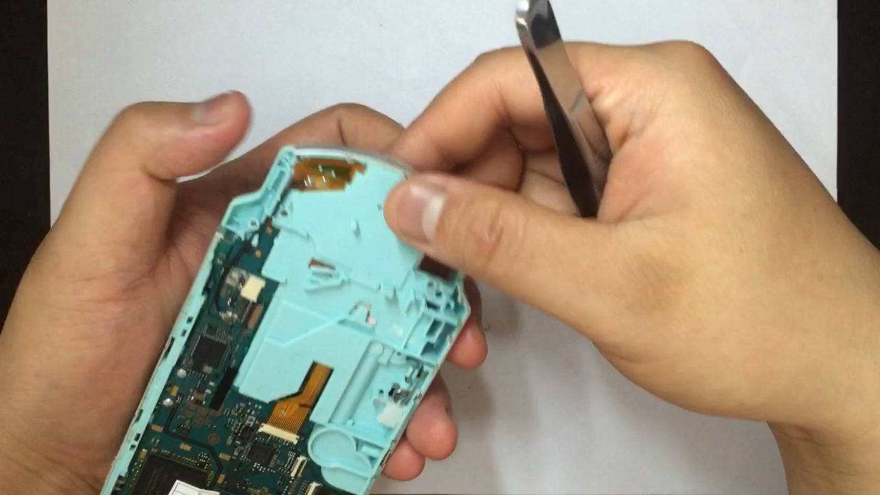 PSP2000拆机视频实录