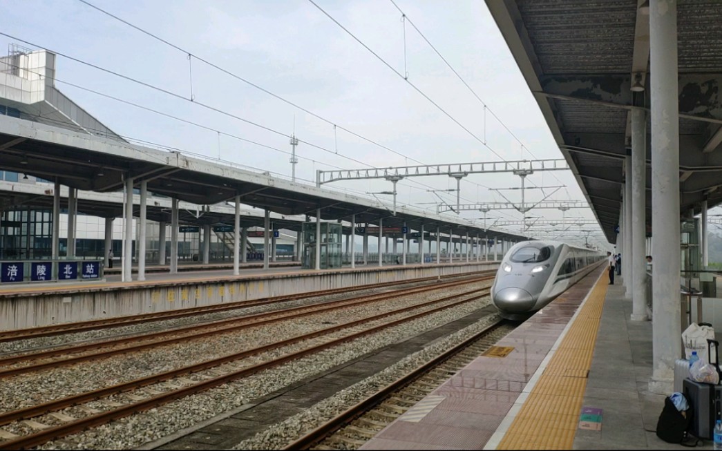 宁蓉线高速动车G310次列车(南充北—北京西)进涪陵北站4站台 2019....