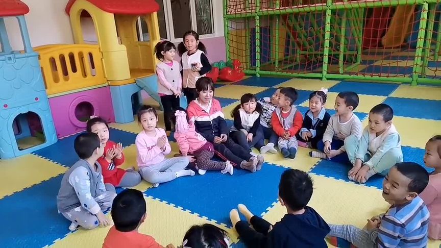 传统游戏《丢手绢》