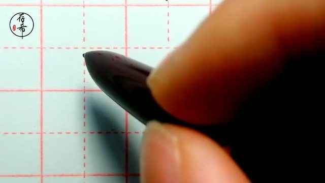 硬笔楷书中,长横往往容易写出3种错误的笔画,而正确的只有一种