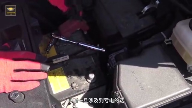 汽车电瓶亏电,打不着火该怎么办?老司机:只需一根普通电线即可