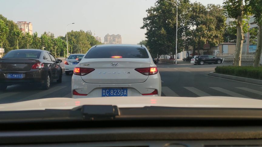 山东淄博,手动挡早高峰市区行车,一个路口要三个红绿灯才能过去
