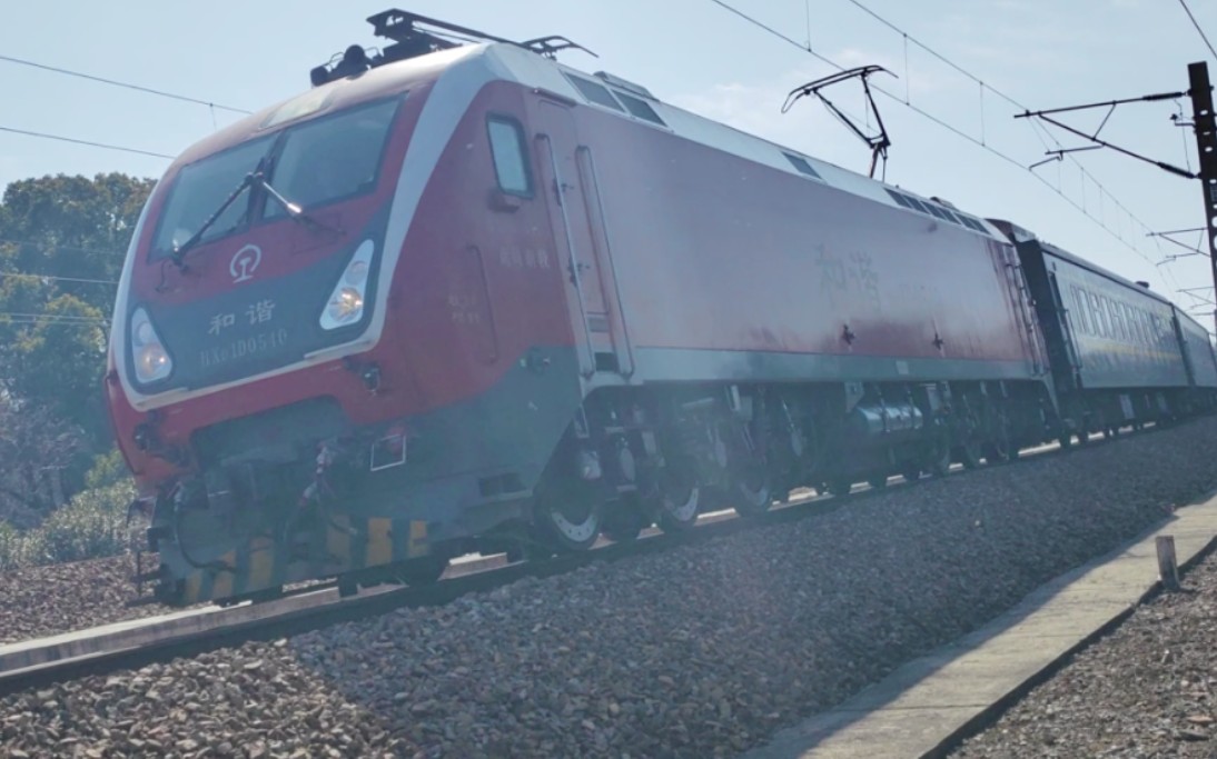 沪昆线,南局南段HXD1D 0540牵引K254次列车接近嘉兴站!