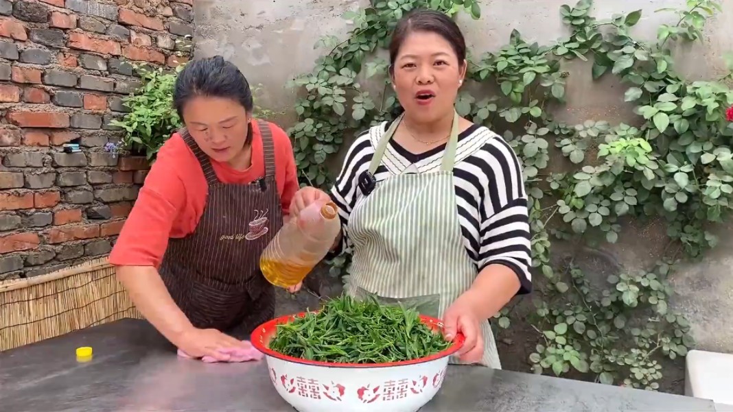 美丽今天蒸的啥菜那么好吃?艳丽连吃4碗没过瘾,看看你那有没有