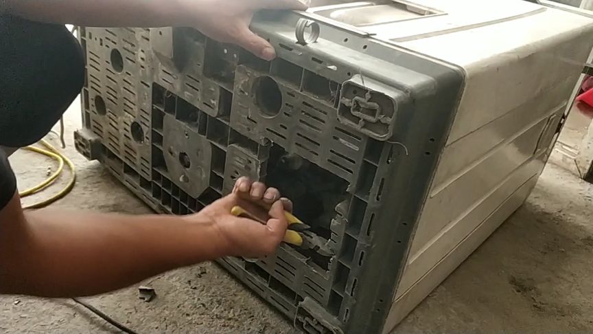 洗衣机电机坏了 做个小手术!原来还能这样修家电!我算是服了!