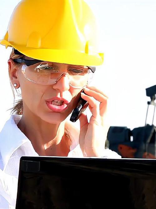 勇敢面对电脑技术挑战,女工程师成科技创新先锋