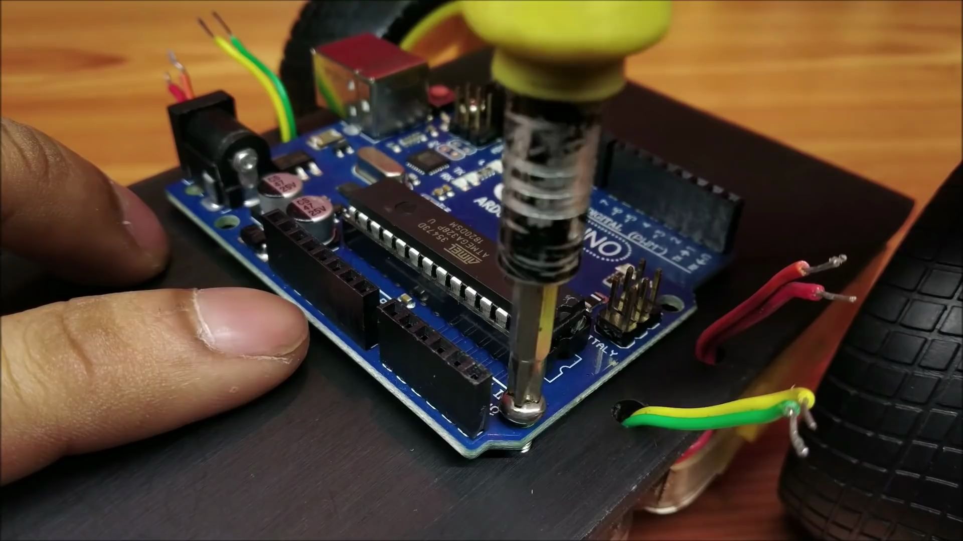 DIY在家自制Arduino语音控制汽车