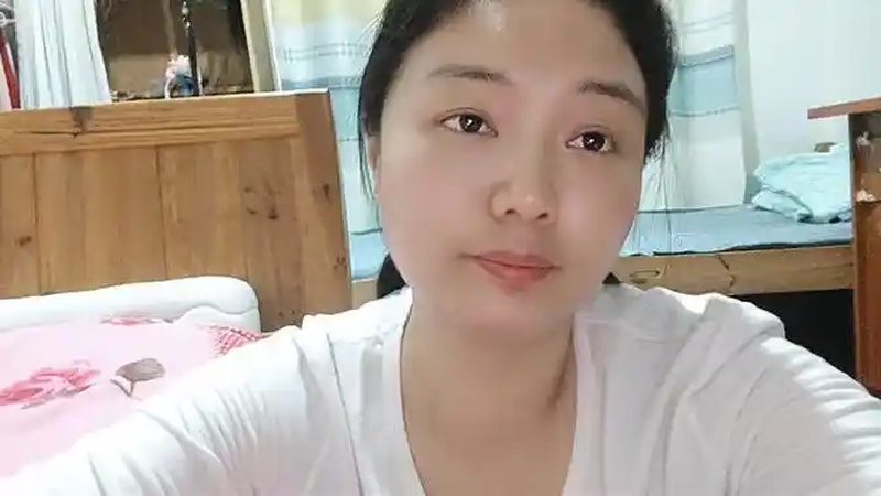 也不知道发点啥表演个才艺吧,给你们唱首歌