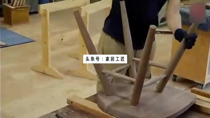 国外工厂制作实木椅子过程,国内很多木工师傅不一定见过这些工具