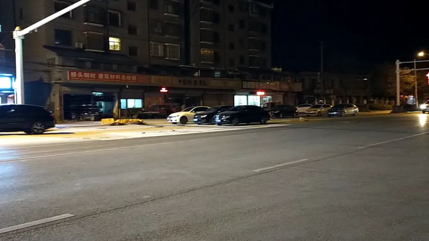 疫情期间,乡镇领导为了做好宣传在街道主路口装了什么百姓都称赞