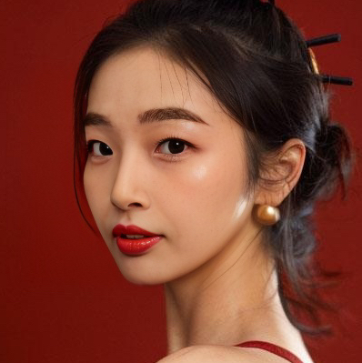 失业少女追剧中 