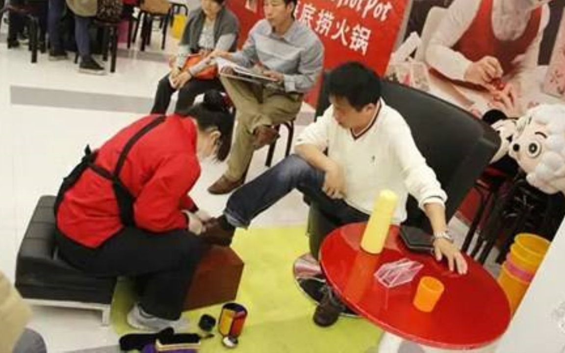 海底捞的服务员,到底有多热情?