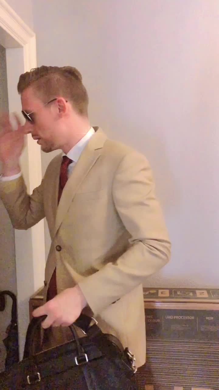 一周五个工作日,两天在家办公,三天在办公室。下班的路上会去华人...