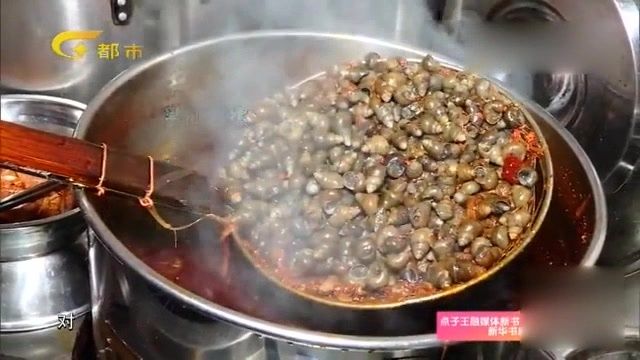 她家螺蛳粉汤底竟是这样熬煮出来的,据听老板说竟还是祖传秘方