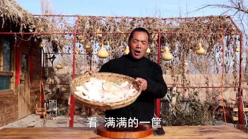 积攒了很多猪皮,今天拿来做皮冻,Q弹爽滑,越吃越馋