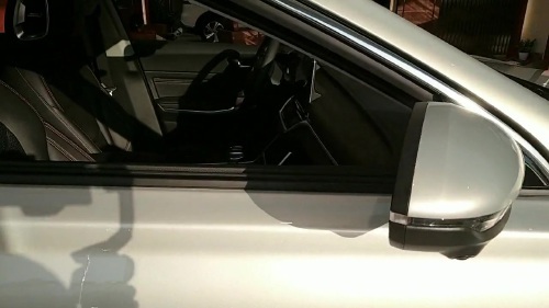 20W多买个四驱国产SUV怎么了懂的人自然懂勿喷!红旗汽车