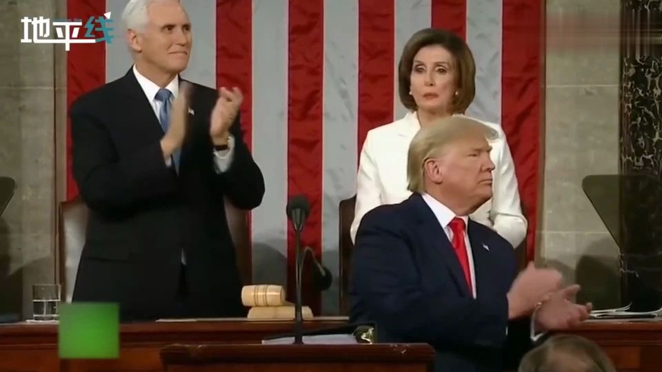 佩 洛 西 把 特 朗 普 演 讲 稿 撕 了