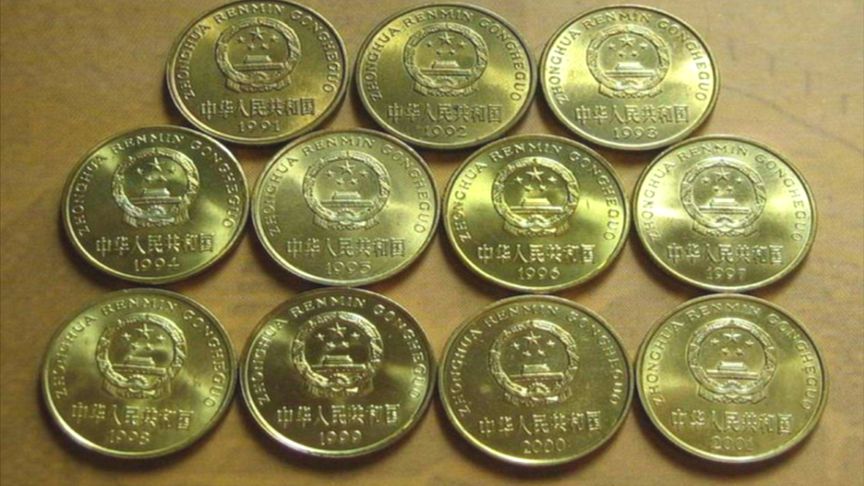 没想到五角硬币放墙角这么“值钱”,我也是侥幸才知道,不是迷信