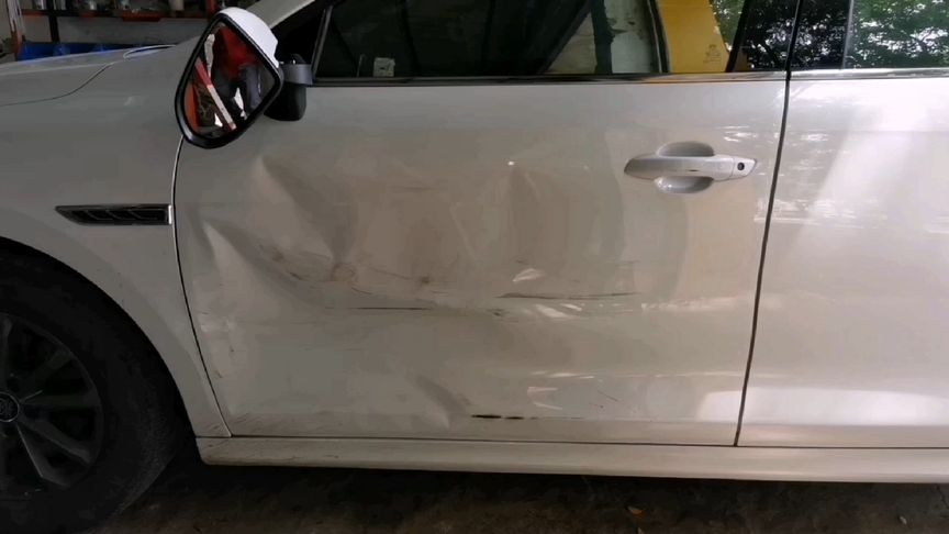 车门严重变形,汽车车门凹陷维修全过程