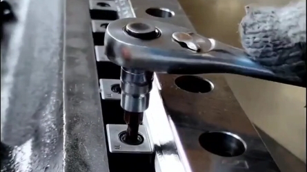 滚珠与滚柱你会怎么选呢?评论区聊下吧!#数控机床#加工中心#机械设备