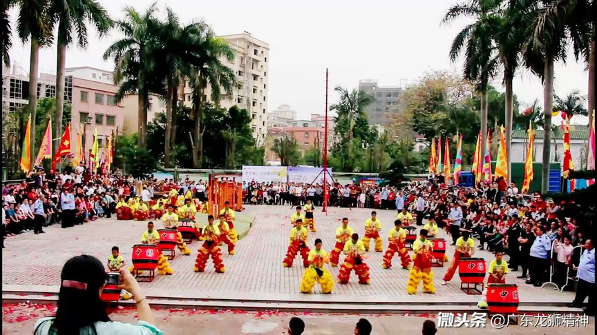 佛山中联黄飞鸿龙狮团 醒狮界的世界冠军在这里
