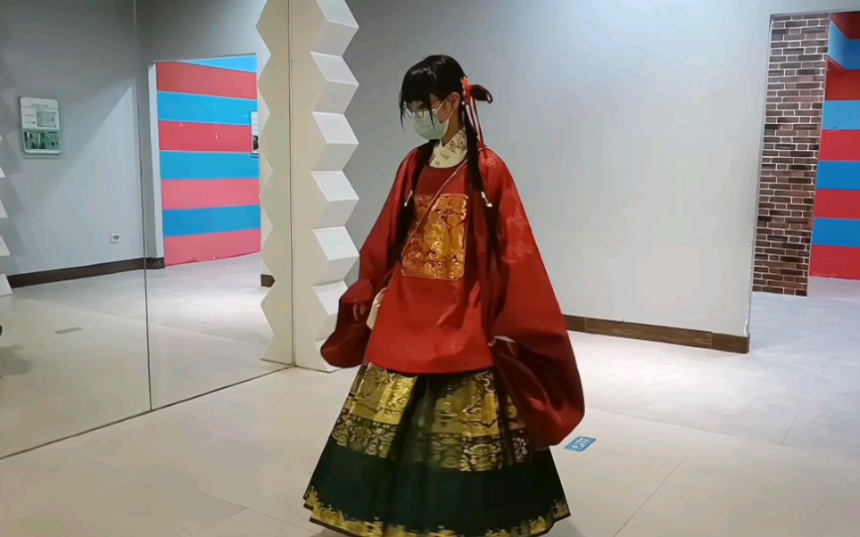 『过年穿鸾羽的小狮子回老家玩啦』又可爱又端庄的风格