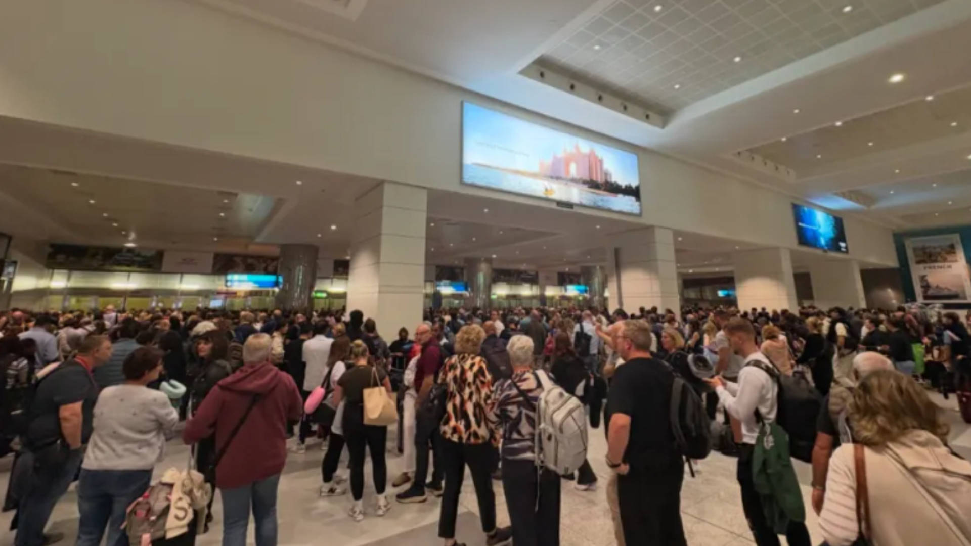 超20000名旅客滞留!"迪拜机场已经没有航班了"