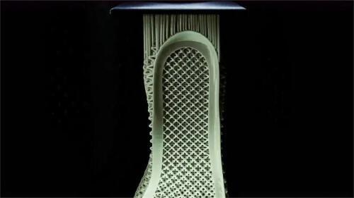 全新3D打印技术,直接从溶液中"拉"出来,比传统工艺快100倍