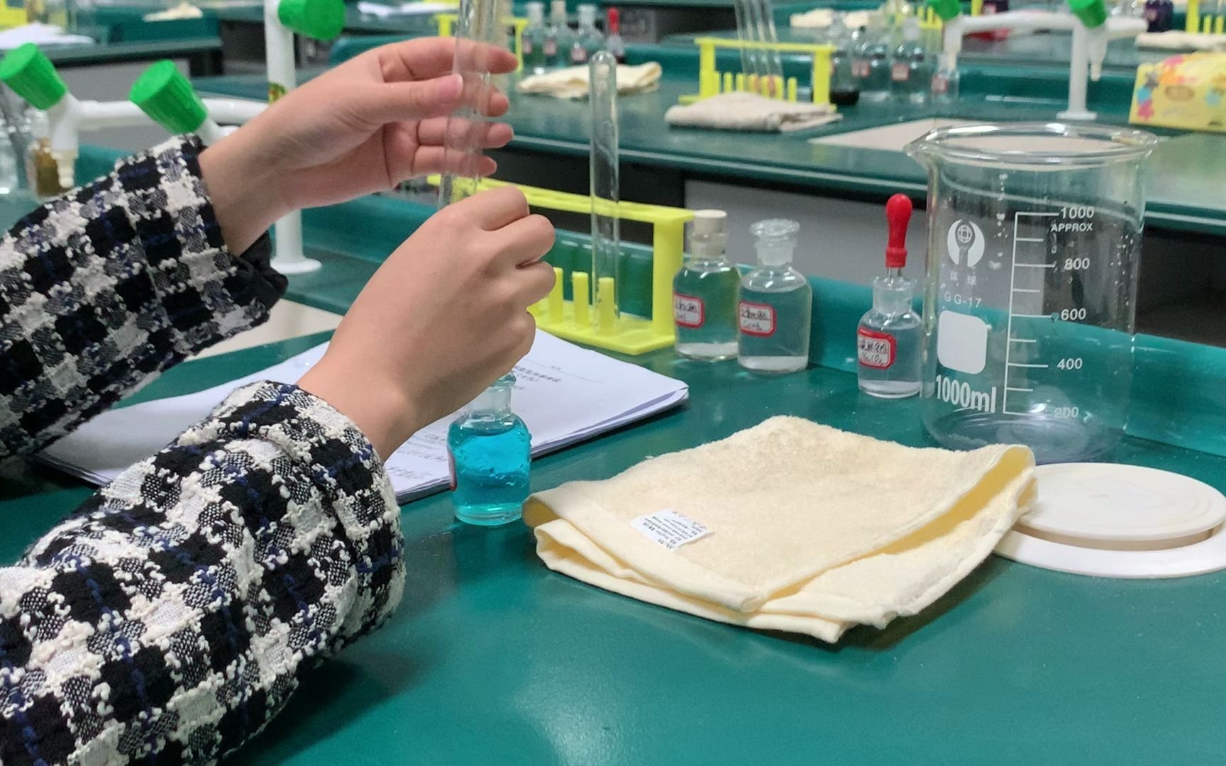 19.探究可溶性碱与某些盐的反应