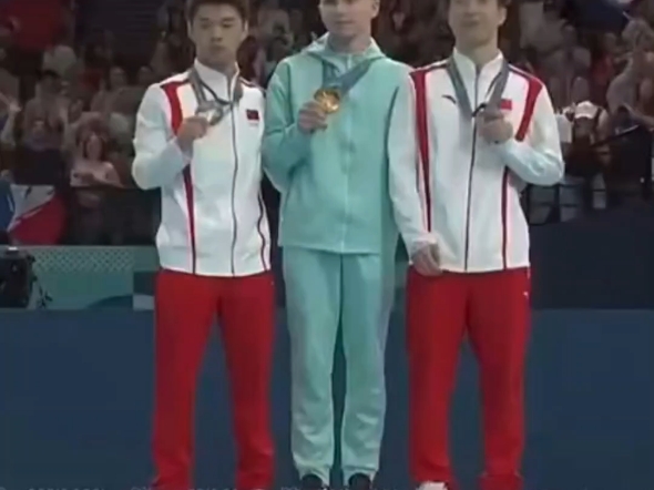 以个人身份参赛的白俄罗斯选手。被中国选手紧紧拥抱 中白友谊长存