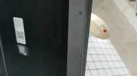 电脑有拆过的痕迹,非常明显。
