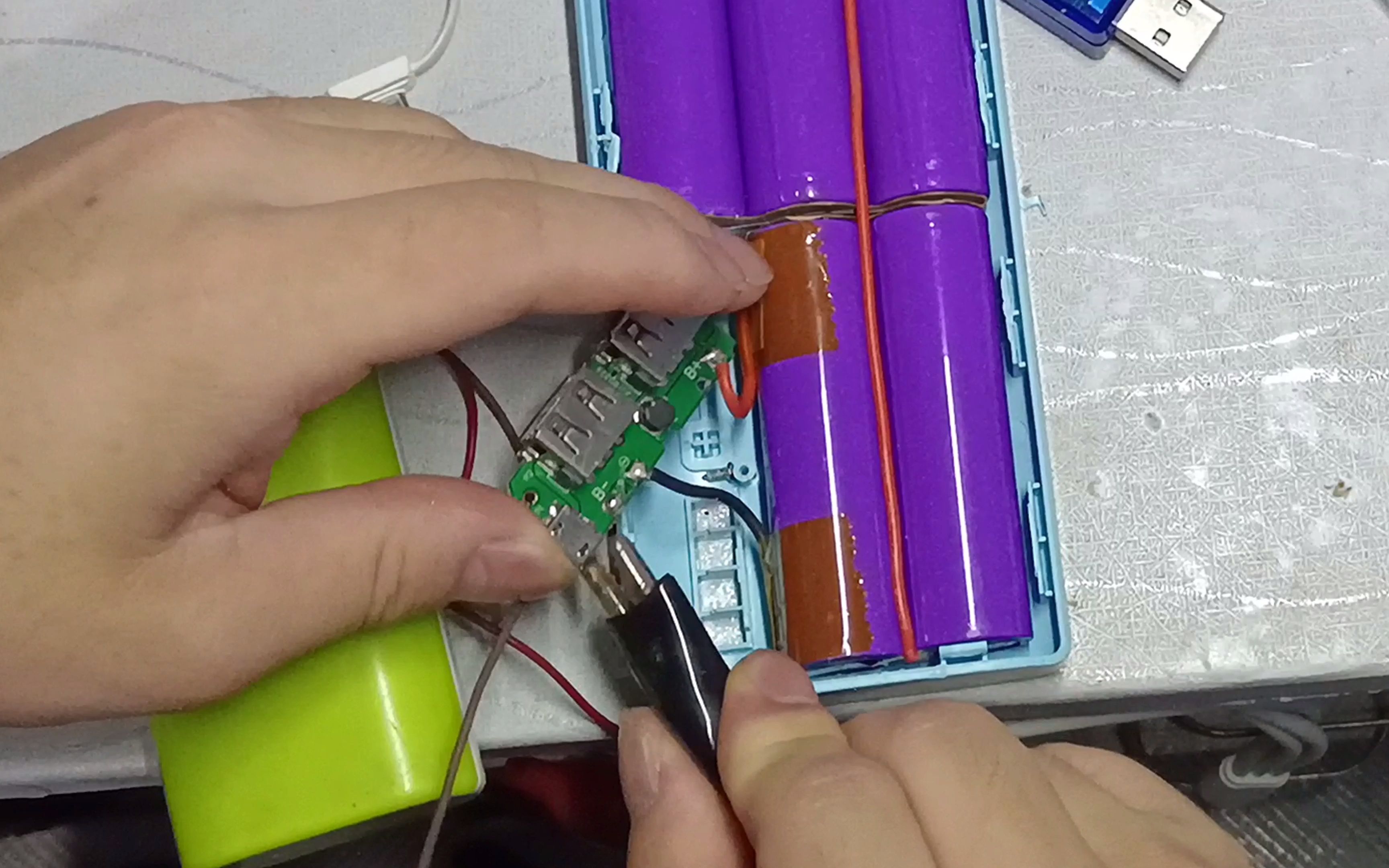 简单一招修复亏电不开机的充电宝