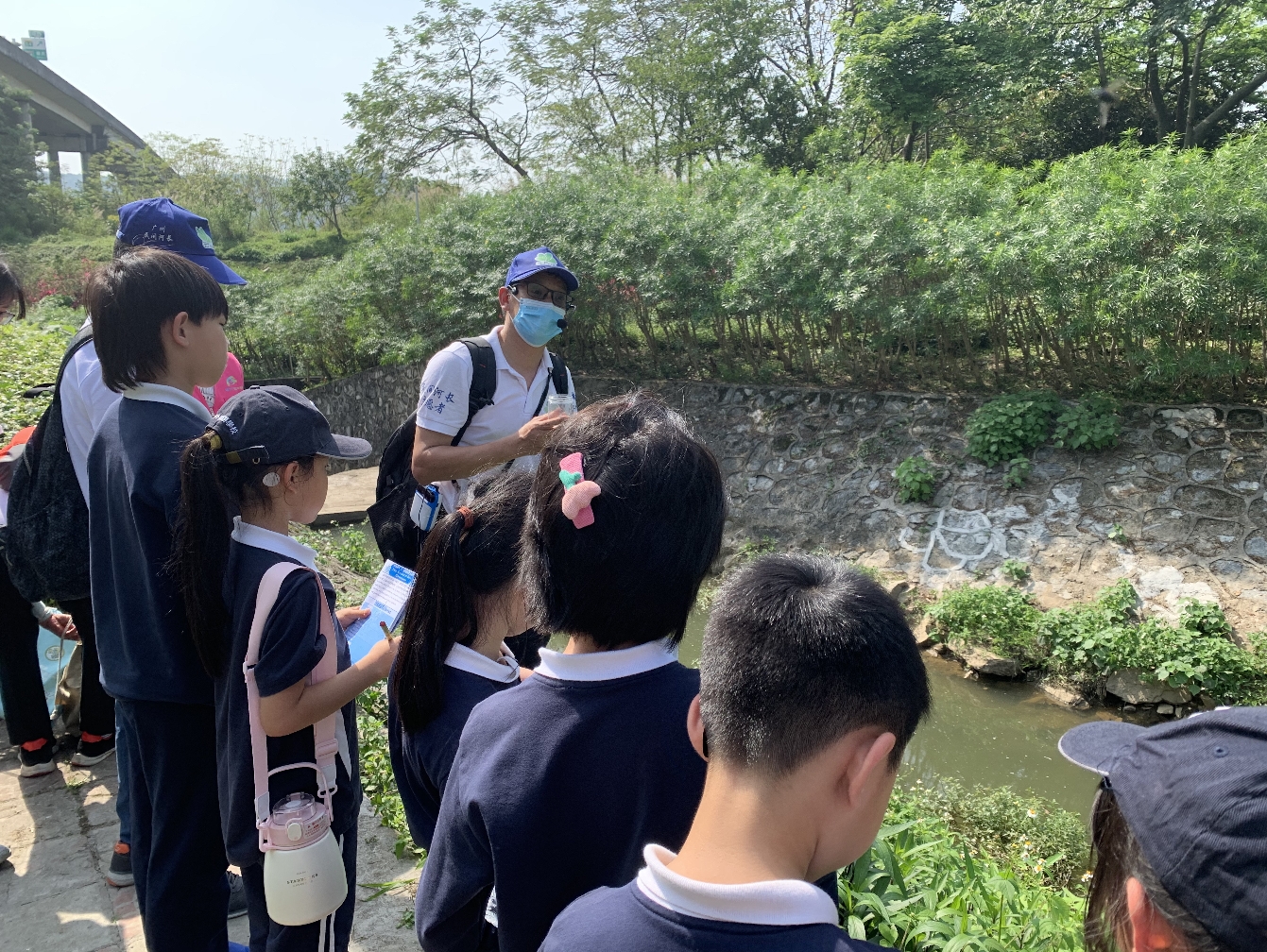 小河长巡车陂涌,环保研学社会实践