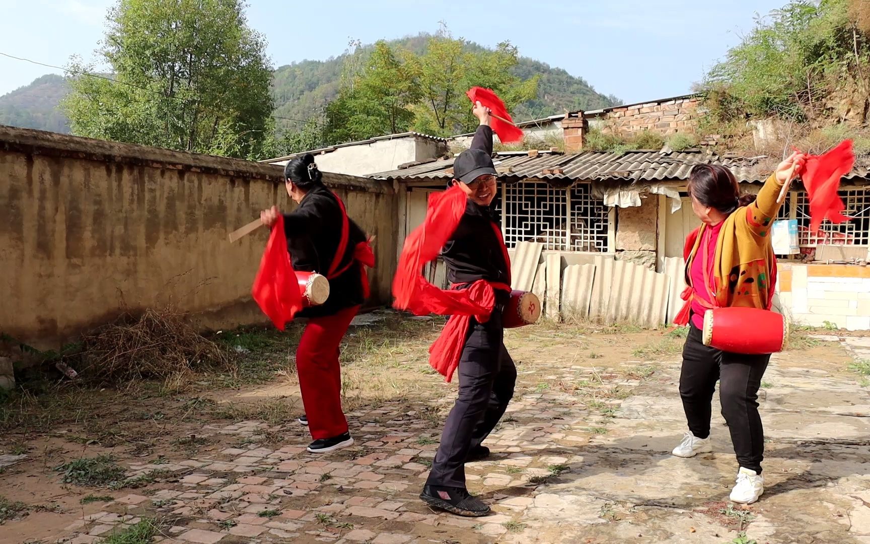 凤凰三点头动作,多学多练多交流,展示活泼乐观的精气神