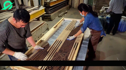 工厂内从无到有制作一扇扇室内木门的全过程,看完真是涨知识了