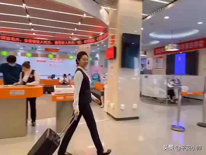 平安银行信用卡,新户8元购,可以得拉杆箱,赶紧找我办卡吧[可爱]