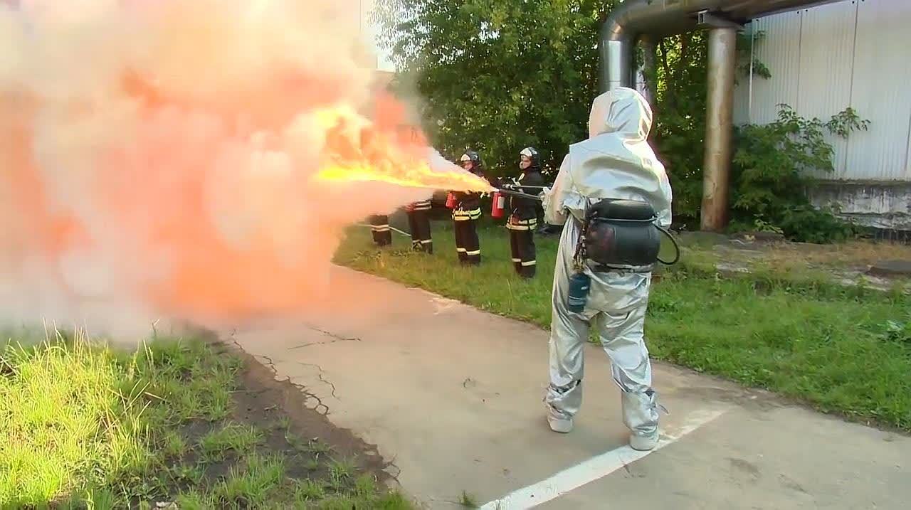 世界上最强的火焰喷射器,启动瞬间有多恐怖?场面让人瑟瑟发抖!