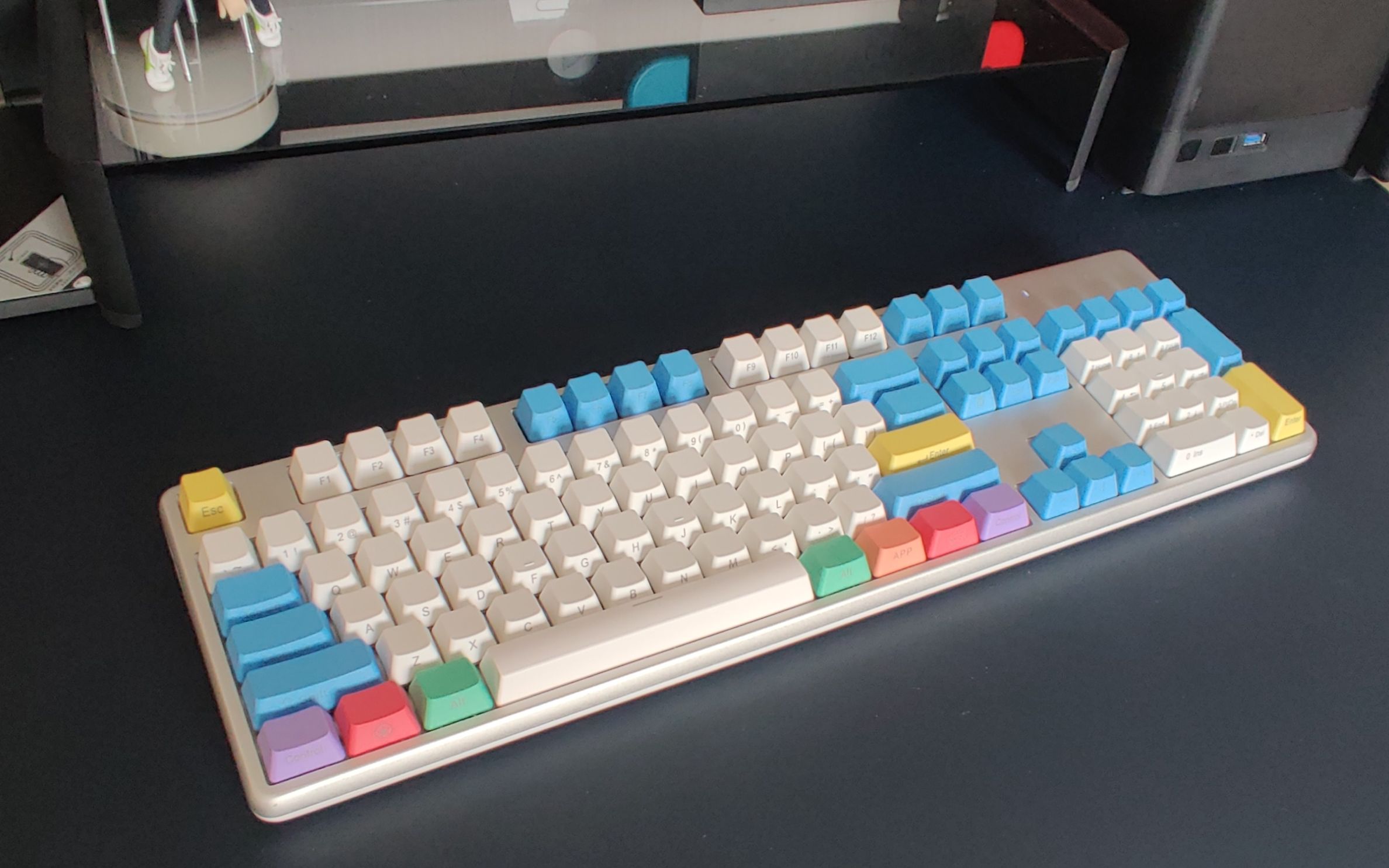 (桌面好物)一款无线2.4G机械键盘及客制化键帽,越往后越精彩