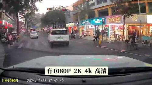 第四代帝豪原厂行车记录仪,免走线安装,高配前后双录,清晰记录每一程!