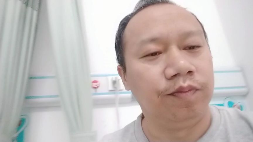 我是地摊大叔是位尿毒症,腹膜透析机比血液透析相对来说要自由