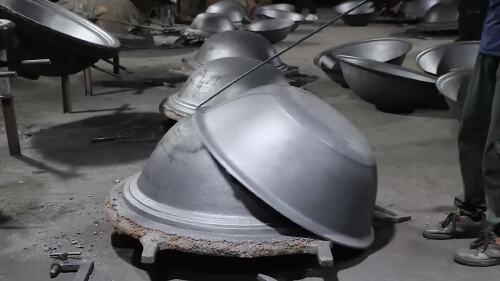 冶金铸造有新篇,如何批量加工铸造大型铁锅,从制模到浇注全过程