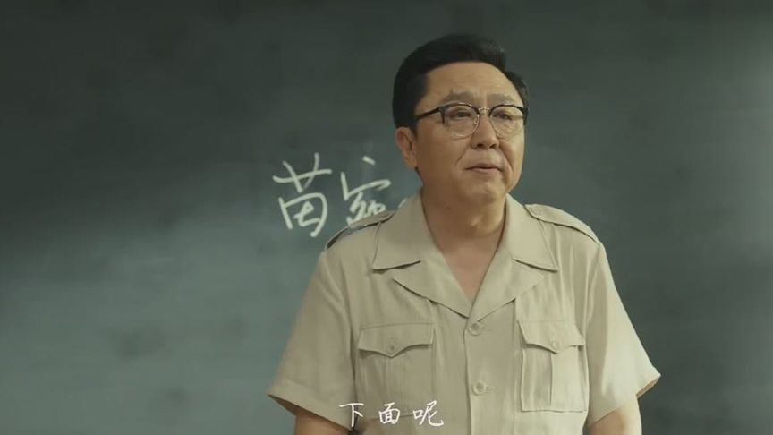 高一新生开学,班主任一出手,就把班上的各种刺头治得服服帖帖的