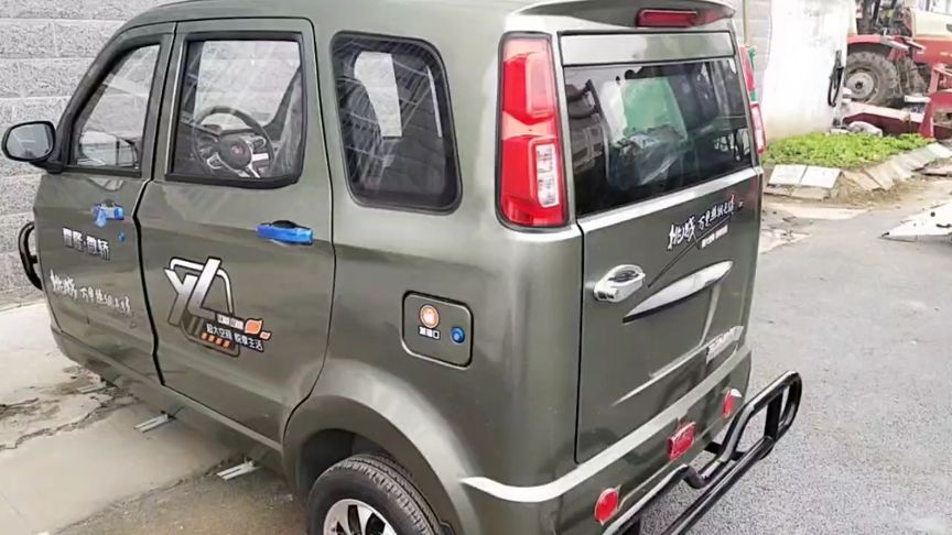 方向盘200国四电喷水冷三轮摩托车