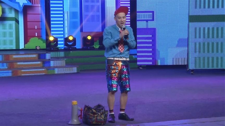 小伙模仿大舌头模仿的太像了,这形象也太适合演喜剧了