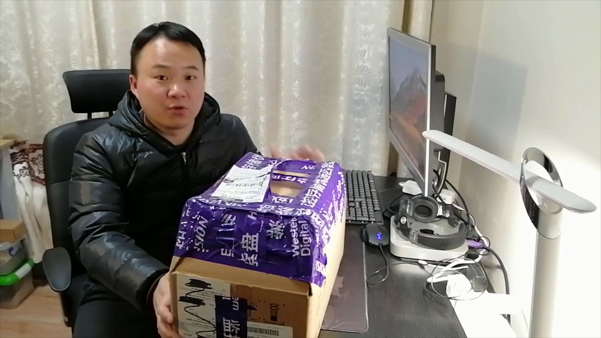 小伙开箱海康威视监控摄像头,还学会了怎么用
