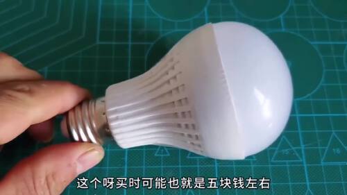 LED 灯泡不亮别扔,2 步修复再战 3 年,省电费小妙招!