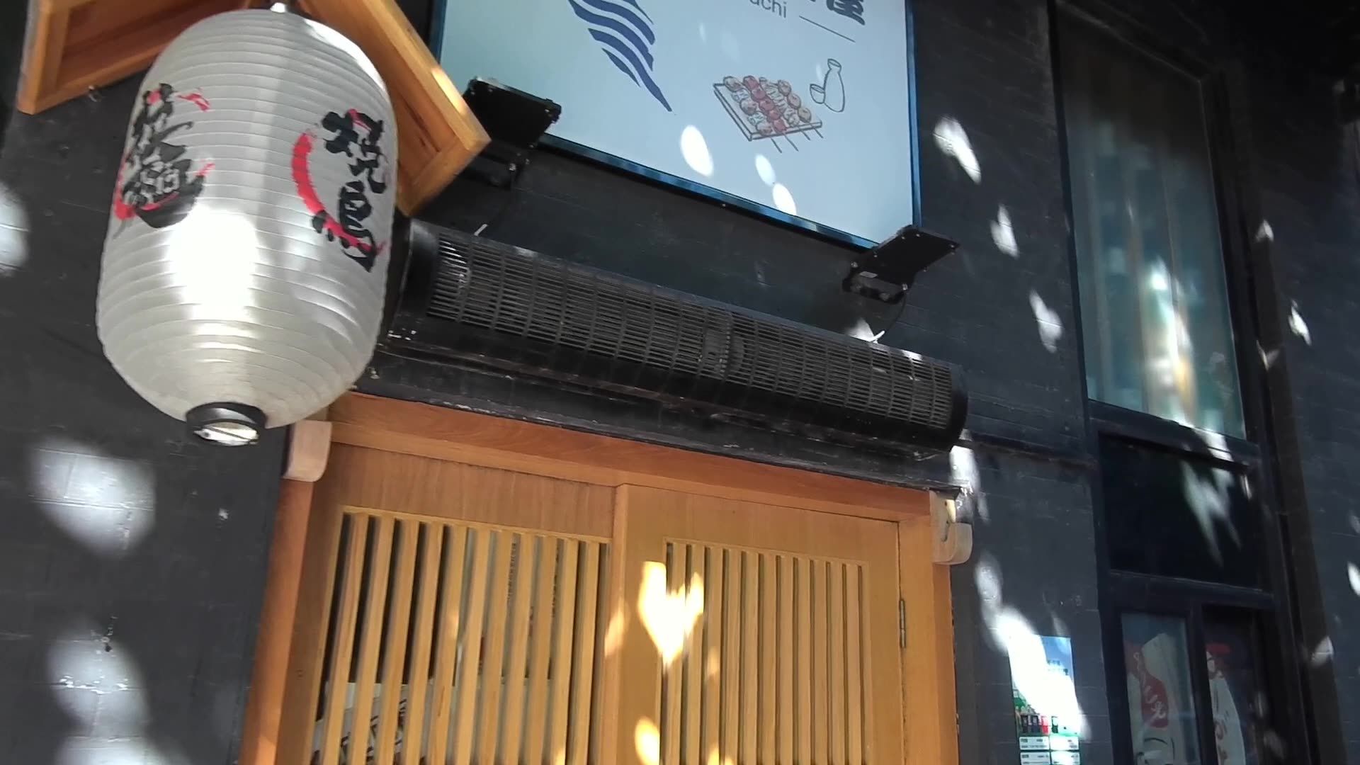 实拍上海静安区西康路,看看现在的西康路跟以前有什么不同。